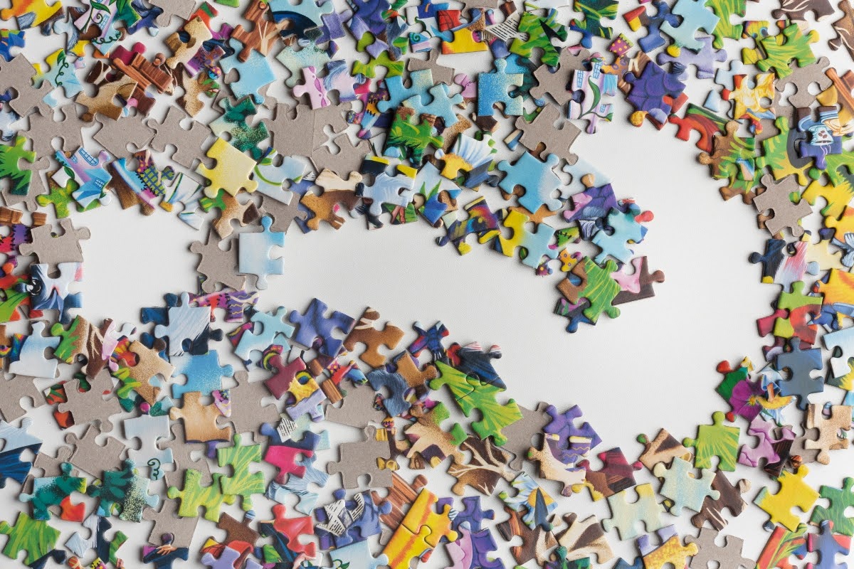 How Puzzles Are Cut: The Craft Behind Every Perfect Piece – Puzzle Bomb